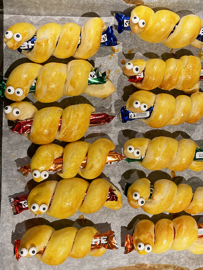 REZEPT – Zopf-Schlange mit Schoggistängeli